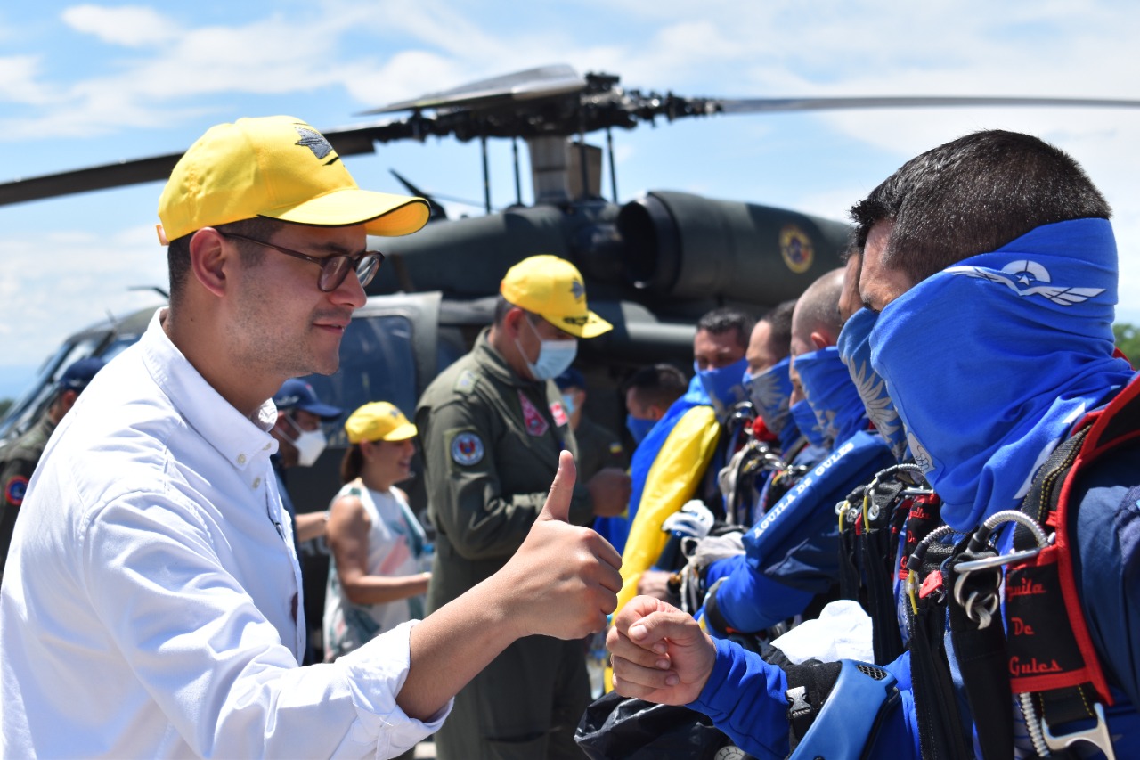 Ministerio de Defensa Nacional visita el Comando Aéreo de Combate No. 1 ...