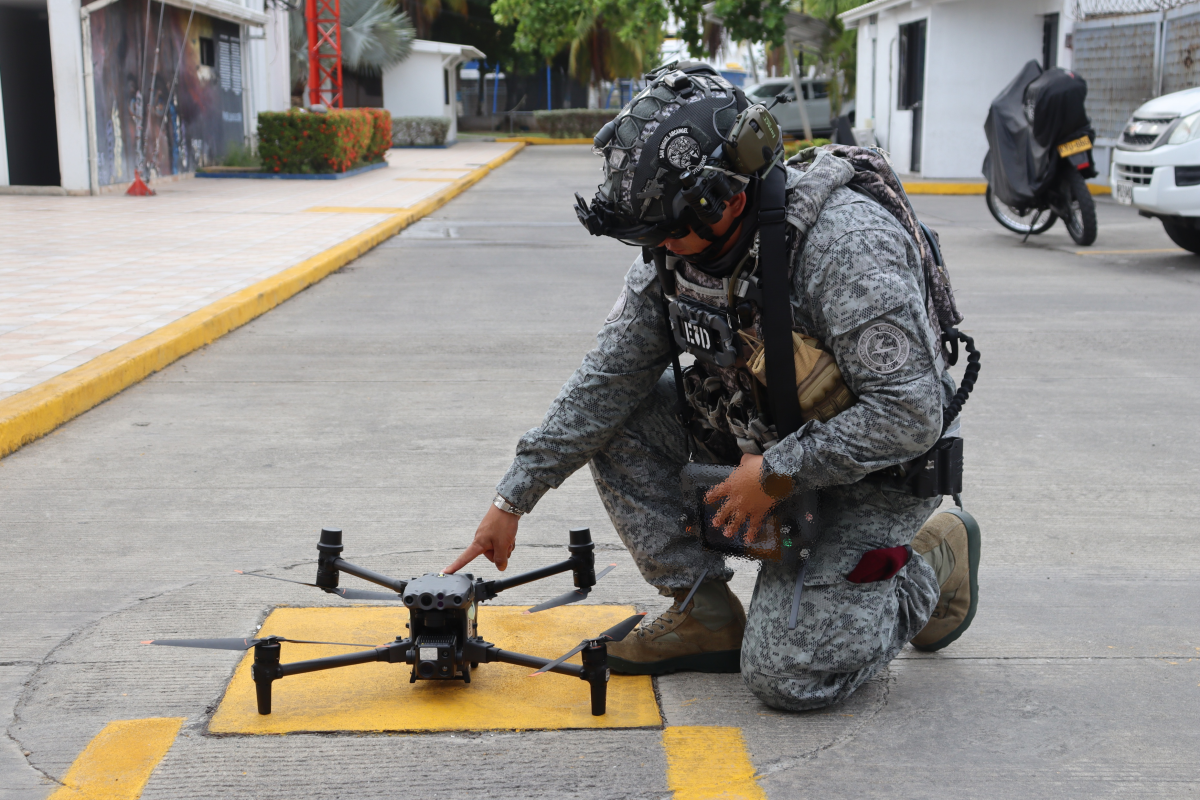 Labores de reconocimiento y vigilancia aérea en San Andrés por Plan ...