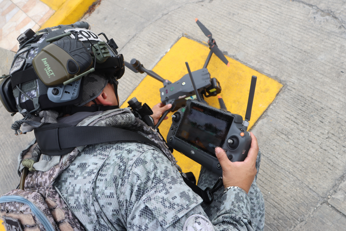Labores de reconocimiento y vigilancia aérea en San Andrés por Plan ...