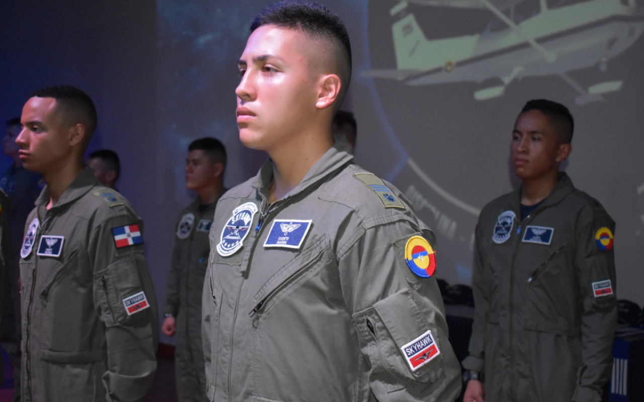 Futuros Pilotos Militares Más Cerca Del Sueño De Volar Fuerza